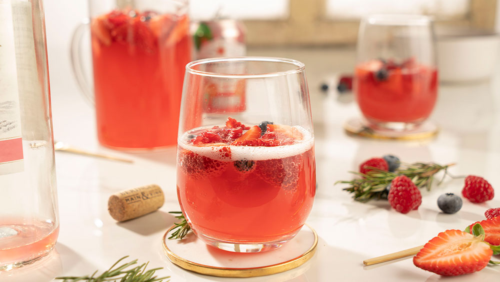 Sangría rosada con berries y sparkling ice de mora - Fresh Market